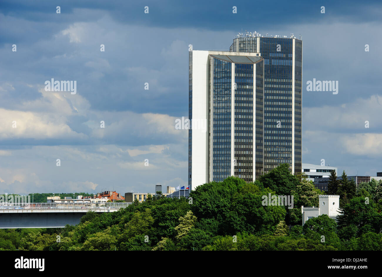 Modern glass architecture hi-res stock photography and images - Alamy