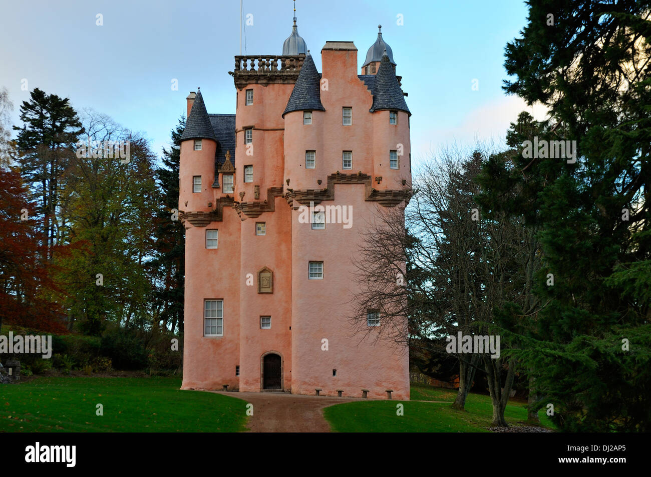Craigievar castle hi-res stock photography and images - Alamy