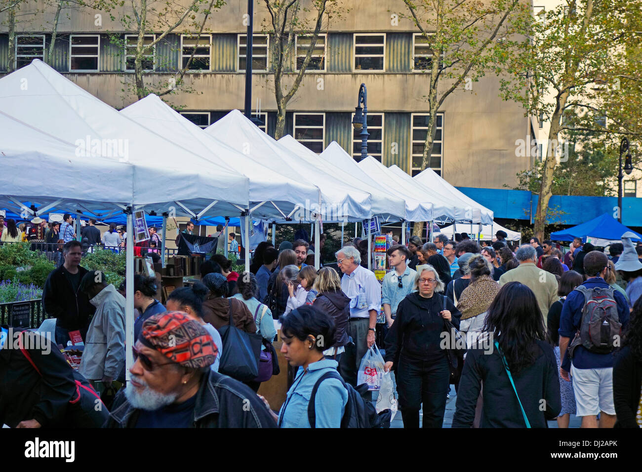 Ny art book fair hi-res stock photography and images - Alamy