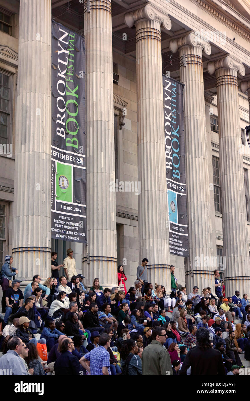 Ny art book fair hi-res stock photography and images - Alamy