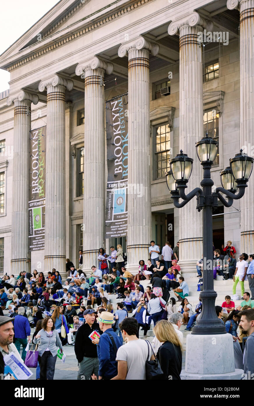 Ny art book fair hi-res stock photography and images - Alamy