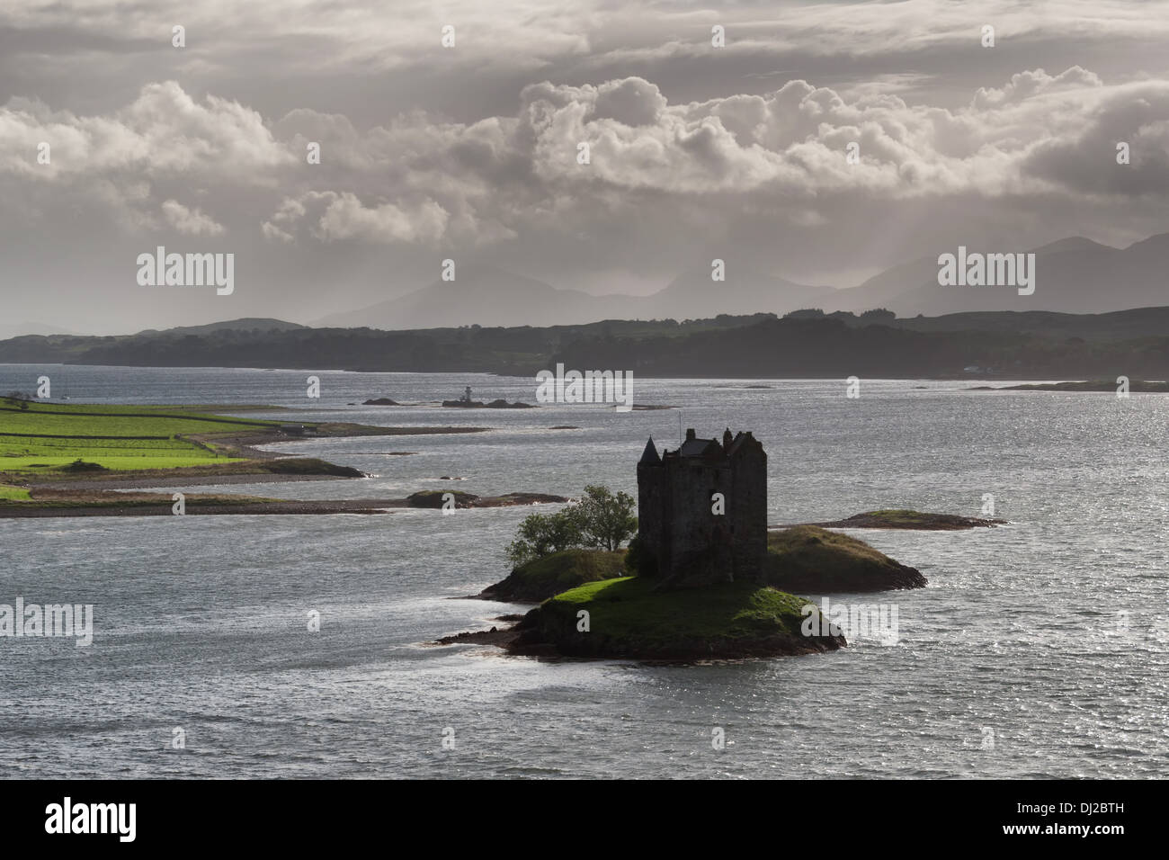 Castle stalker hi-res stock photography and images - Alamy