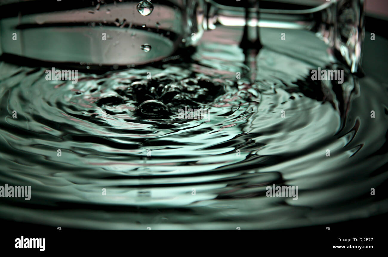 Closeup Pictures Pour water into the basin and water splash beautiful ...