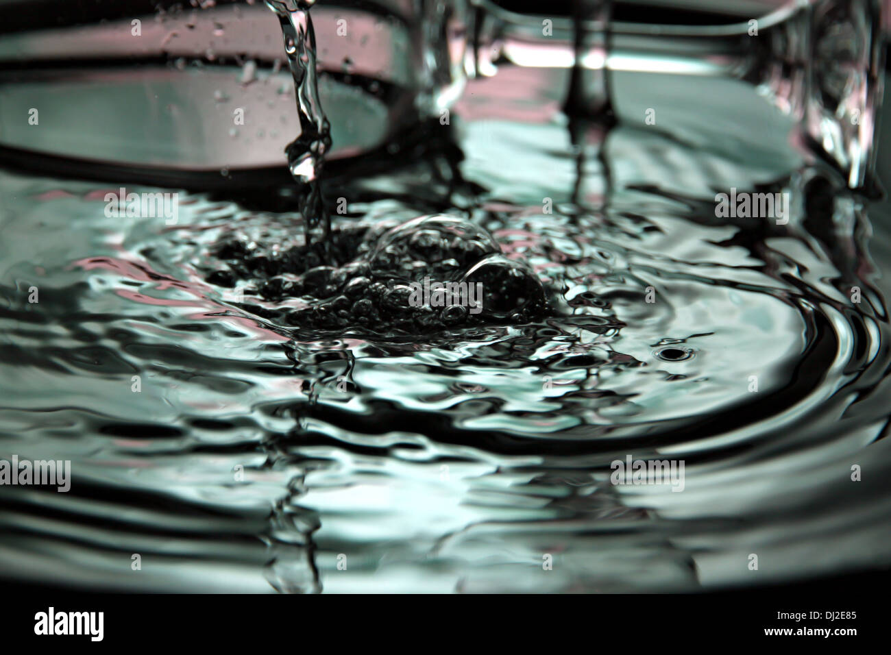 Closeup Pictures Pour water into the basin and water splash beautiful ...