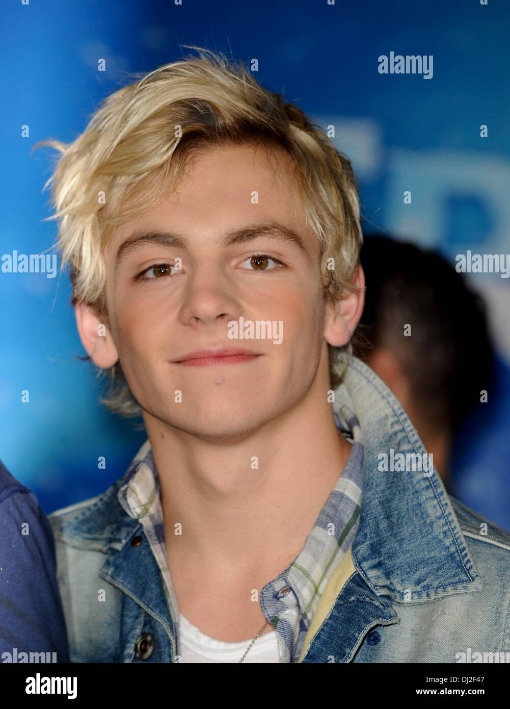 Los Angeles, CA, USA. 19th Nov, 2013. Ross Lynch at arrivals for FROZEN ...