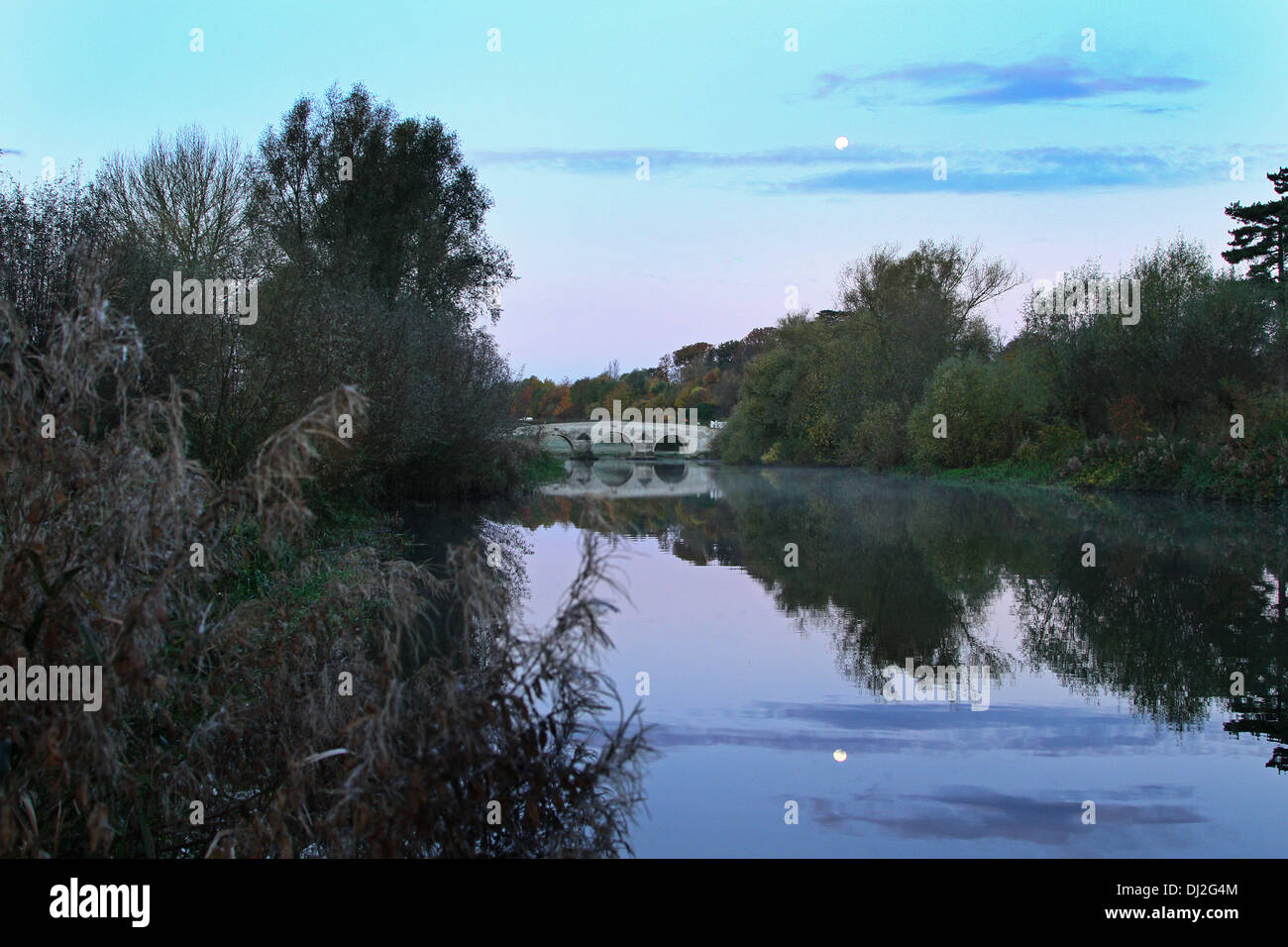 Weather . . Peterborough, UK . . 19.11.2013 A cold clear night has ...