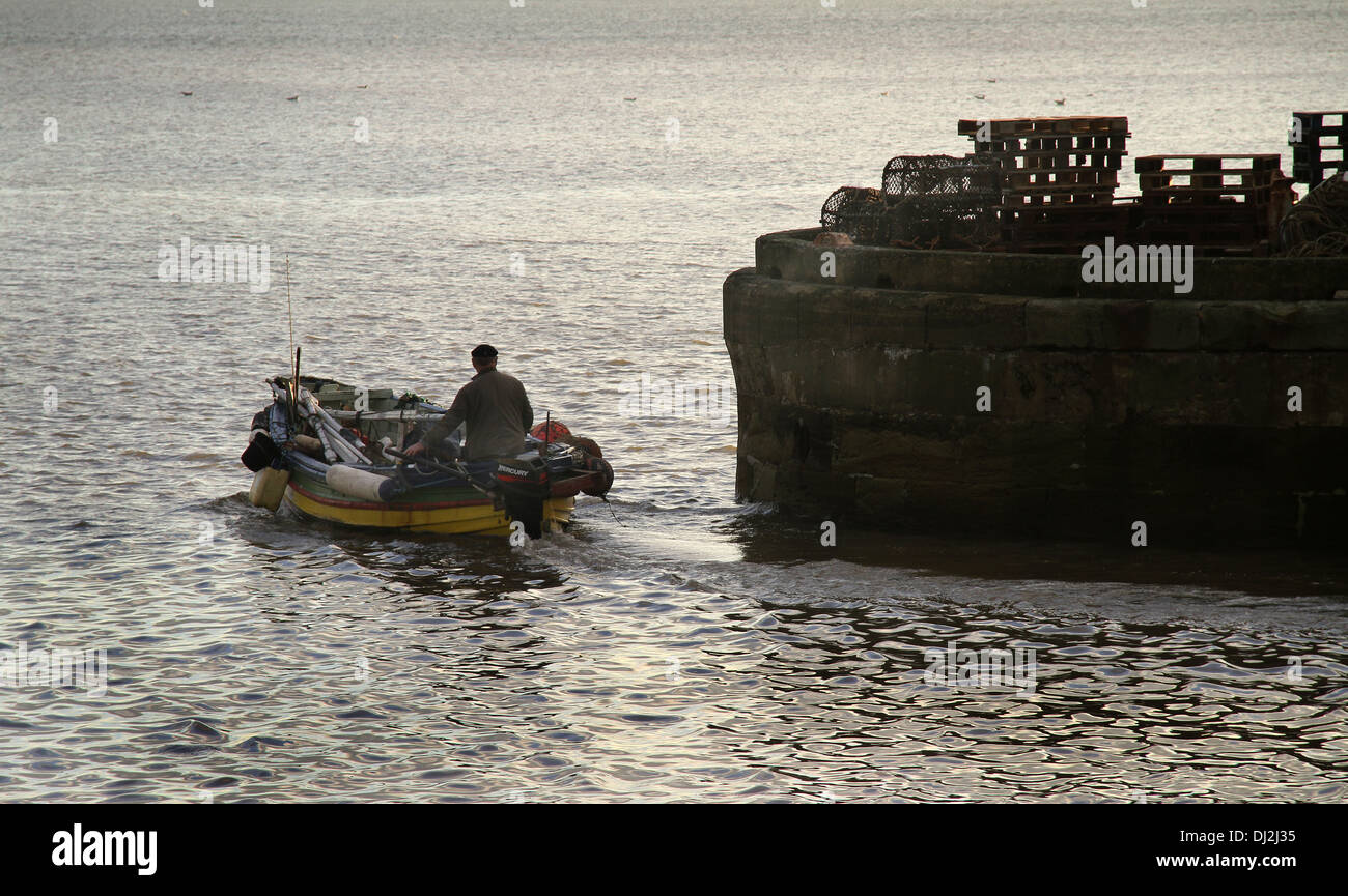 Setting by the sea hi-res stock photography and images - Alamy