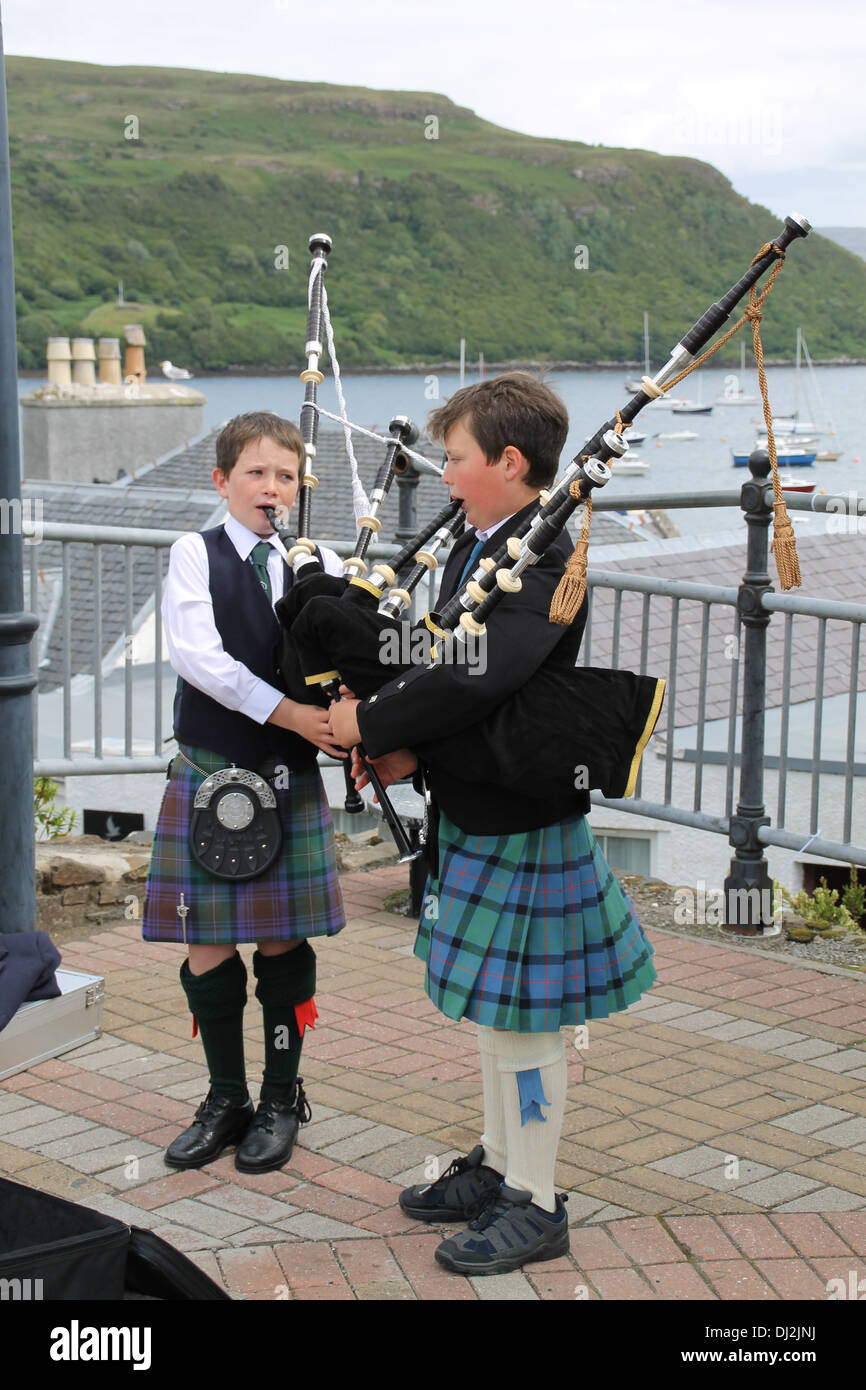 Bagpipers hi-res stock photography and images - Alamy