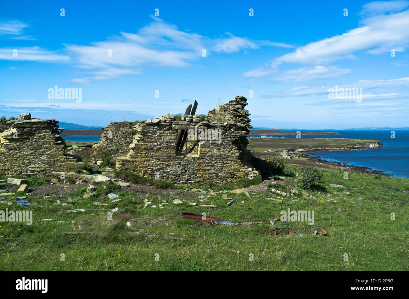 Ruined stone cottage hi-res stock photography and images - Alamy