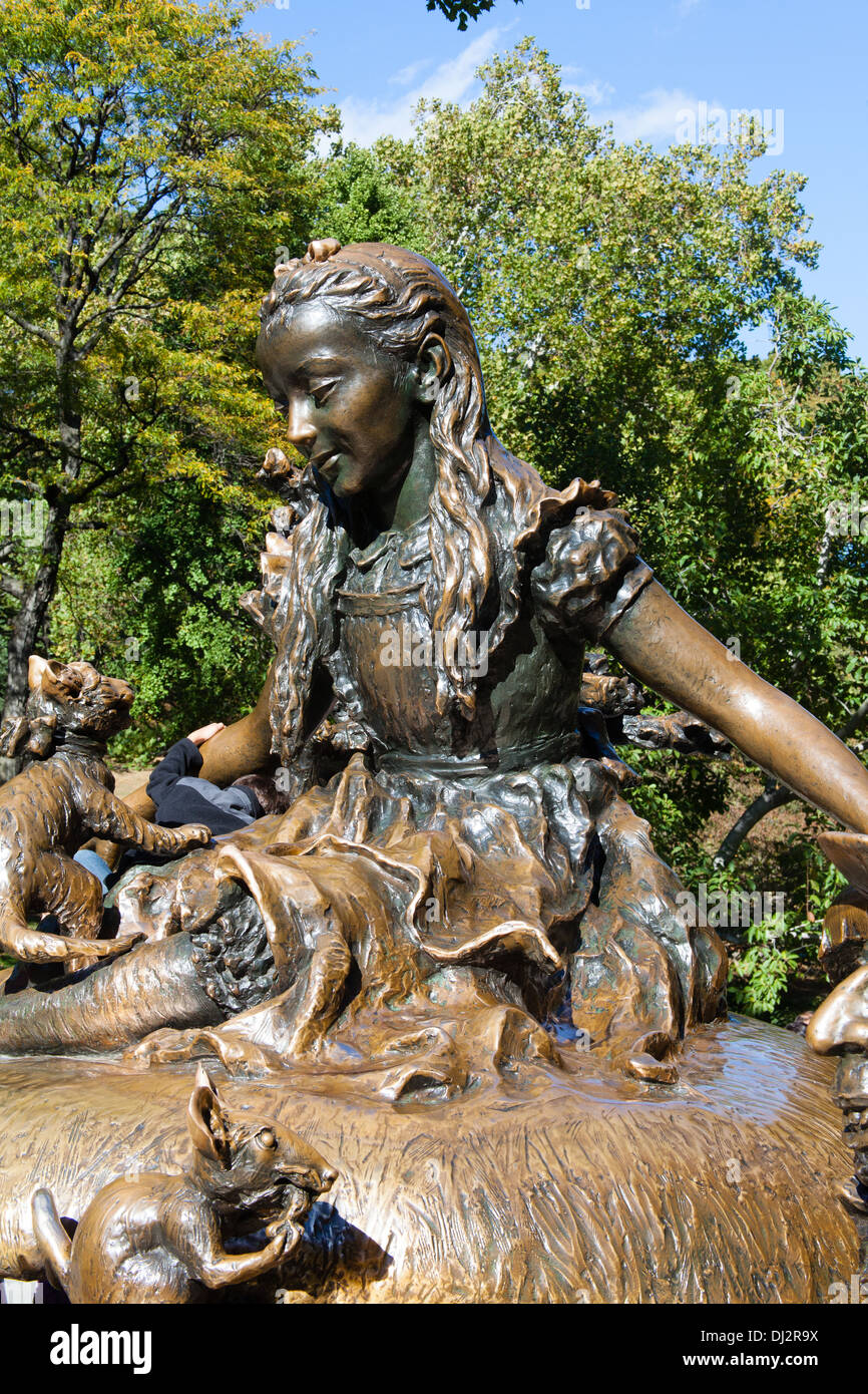 Alice in wonderland statue central park hi-res stock photography and ...