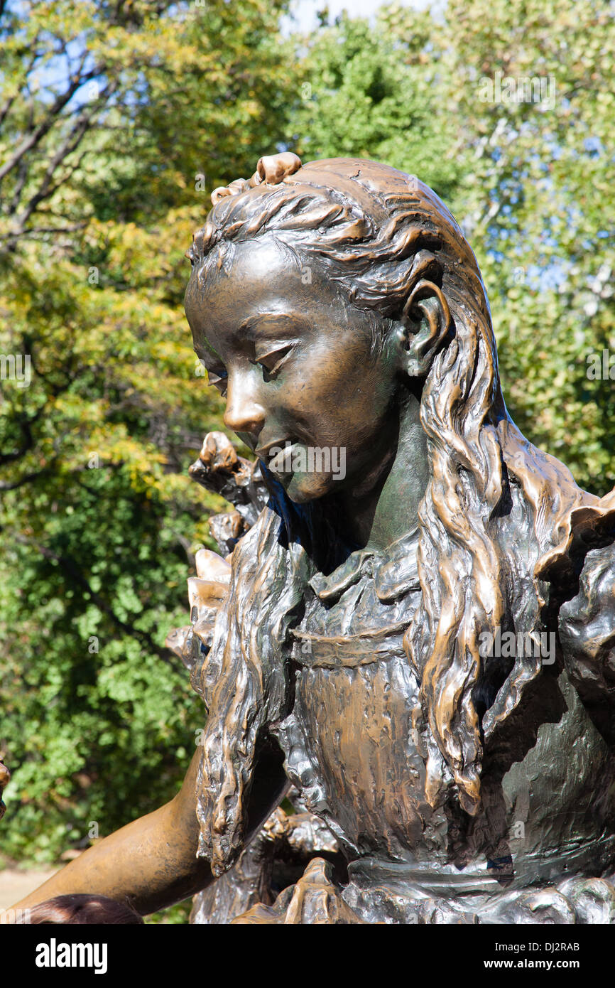 Alice In Wonderland Statue Stock Photos & Alice In Wonderland Statue ...