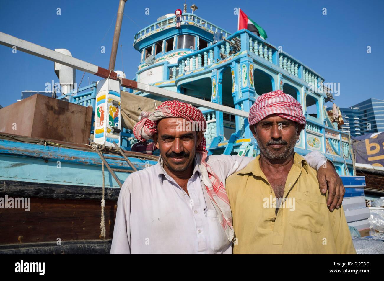 Ship wharf workers hi-res stock photography and images - Alamy