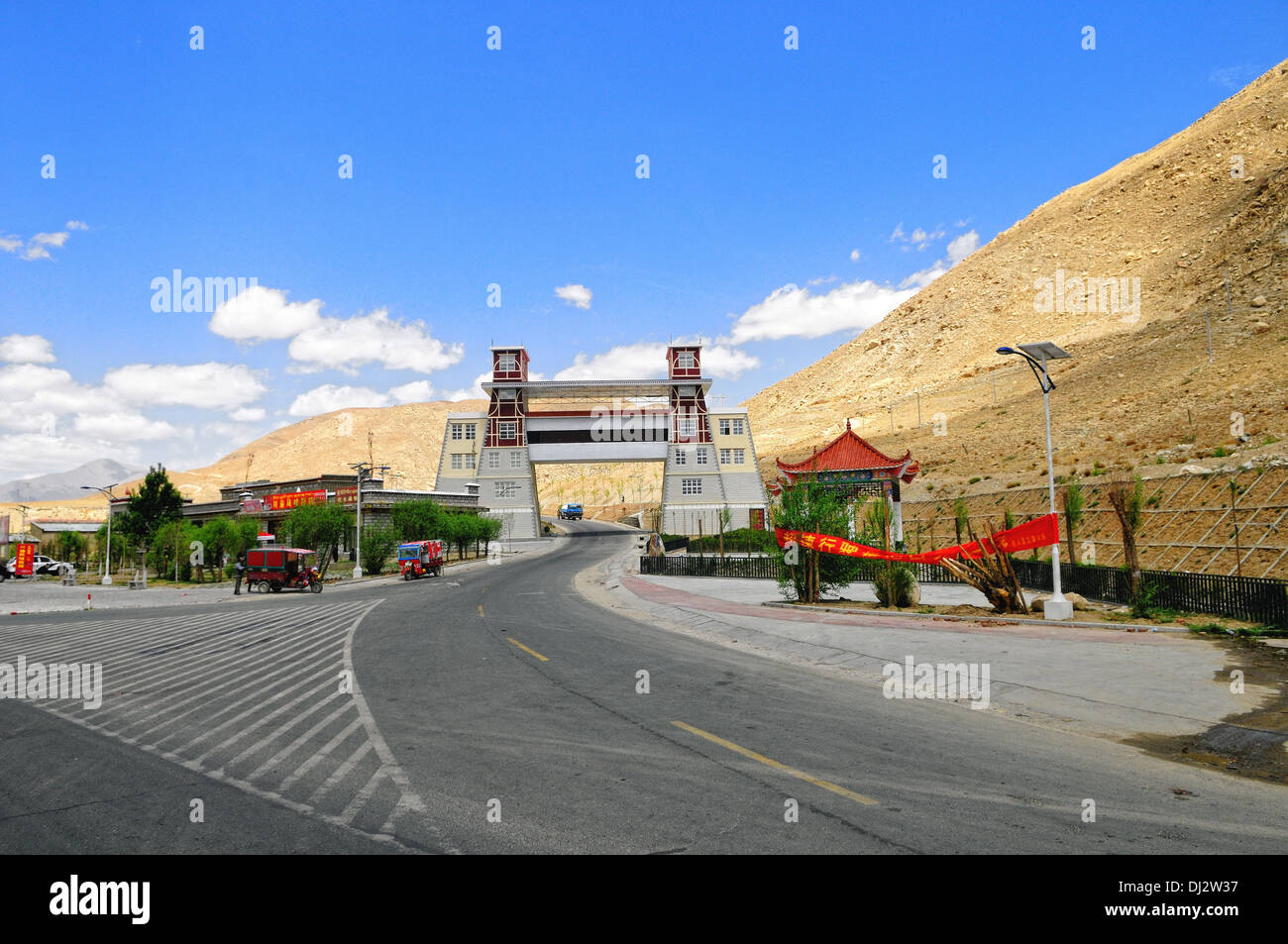 Modern city gate hi-res stock photography and images - Alamy