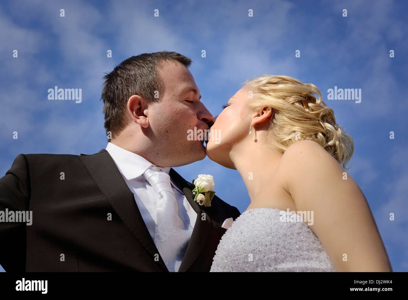 Couple kiss lips close up hi-res stock photography and images - Alamy
