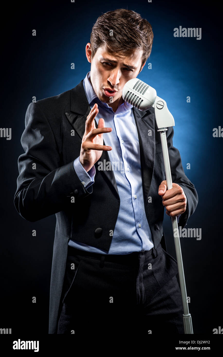 Performer singing into microphone hi-res stock photography and images ...