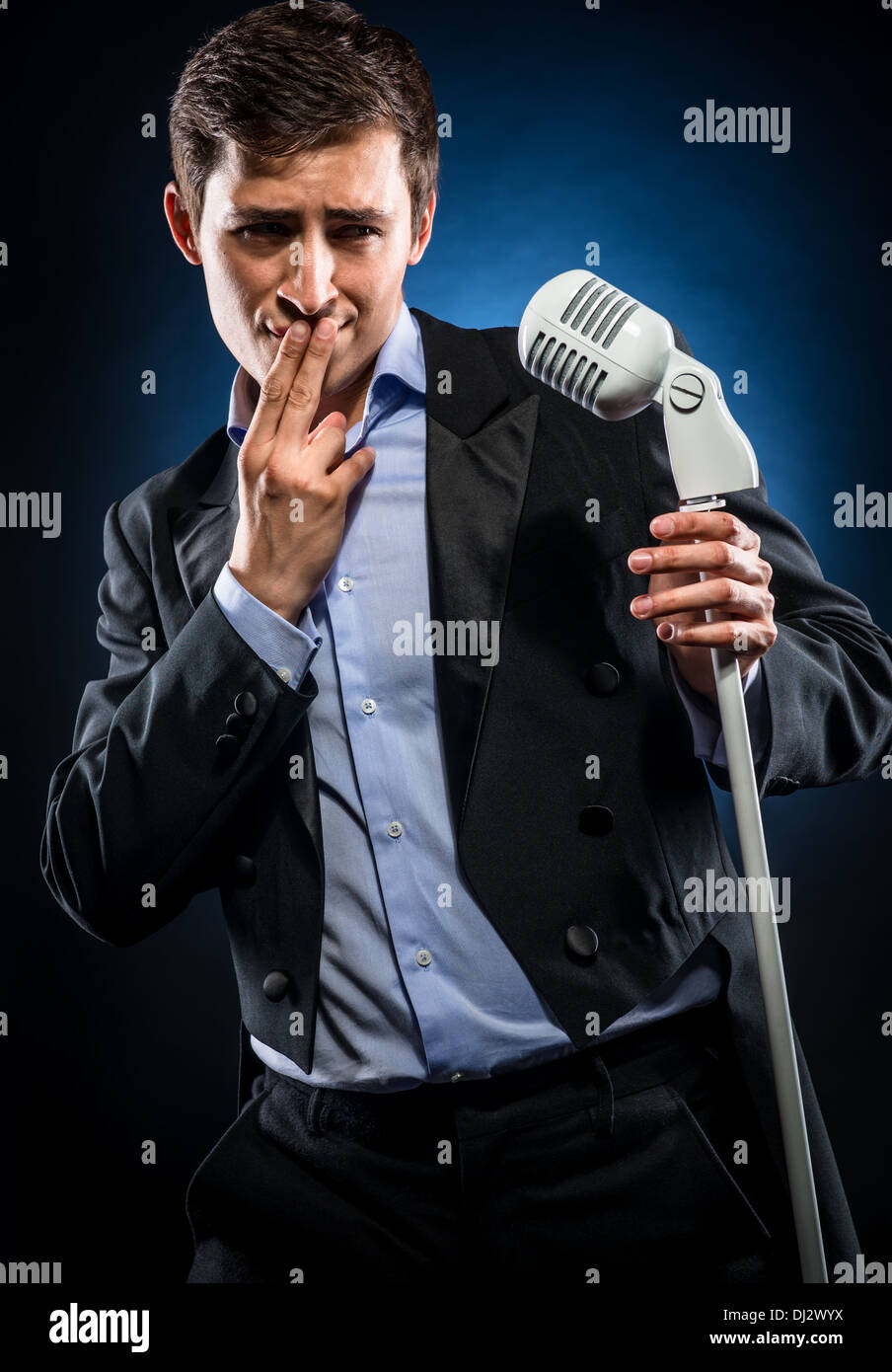 Singer singing microphone hi-res stock photography and images - Alamy