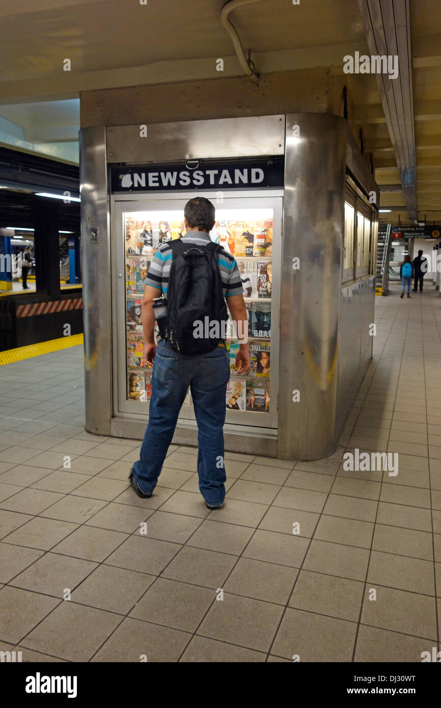 waiting on platform for subway train Stock Photo - Alamy