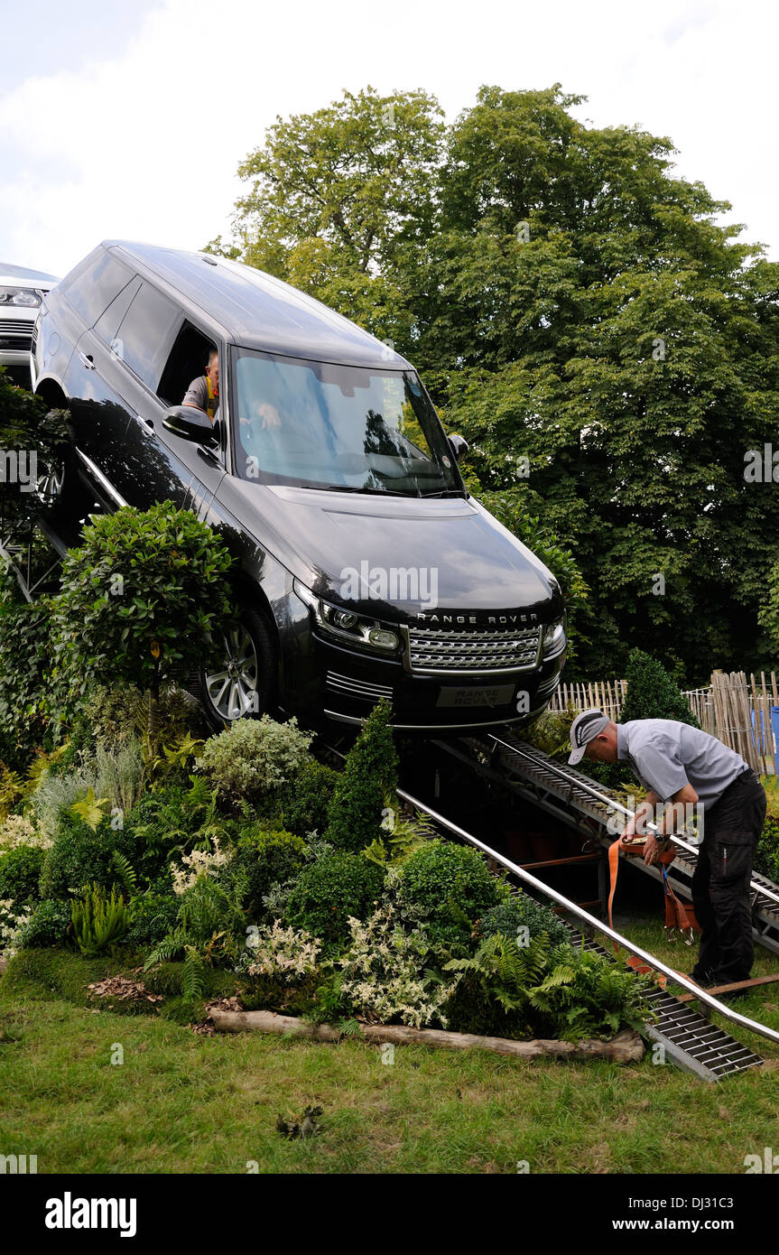 The Land Rover Arch being assembled at the 2013 Land Rover Burghley ...