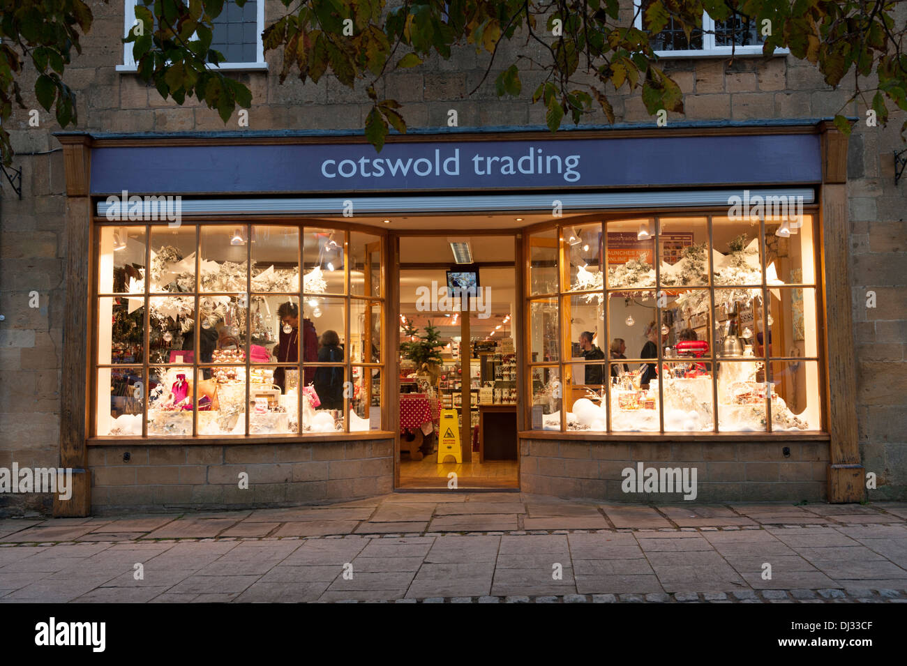 Cotswold shop shops hi-res stock photography and images - Alamy