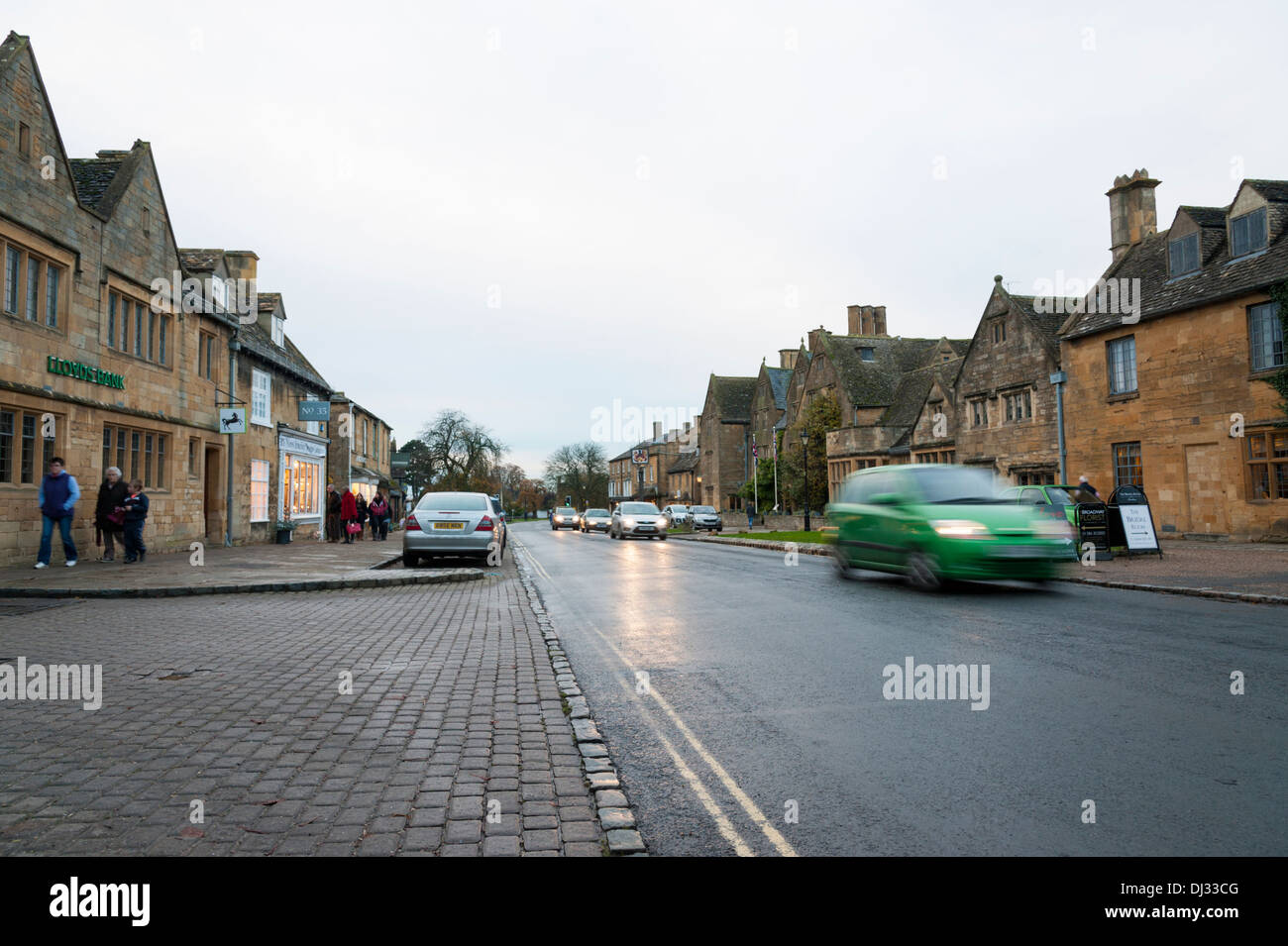 Cotswolds street hi-res stock photography and images - Alamy