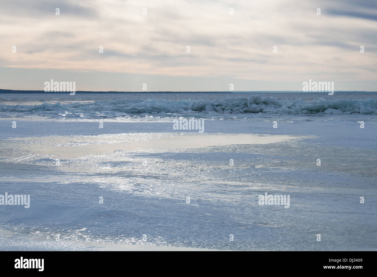Frozen winter sea hi-res stock photography and images - Alamy