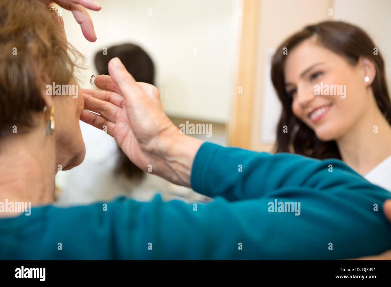 Eye contact women hi-res stock photography and images - Alamy