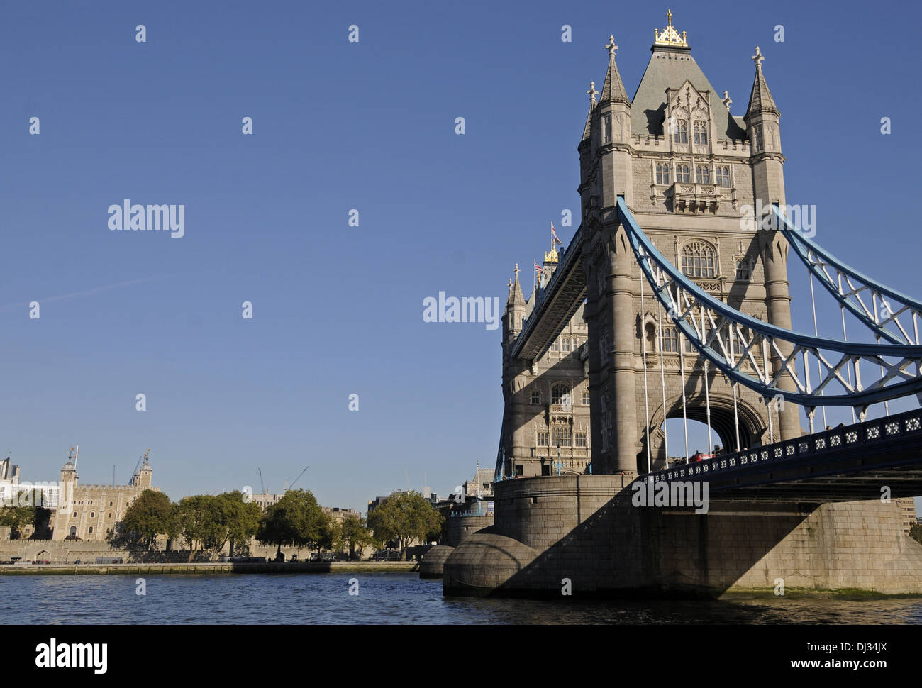 London thames tower bridge hi-res stock photography and images - Alamy
