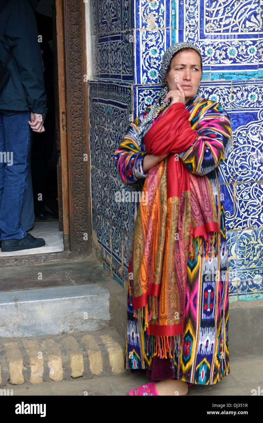 Girls samarkand uzbekistan hi-res stock photography and images - Alamy