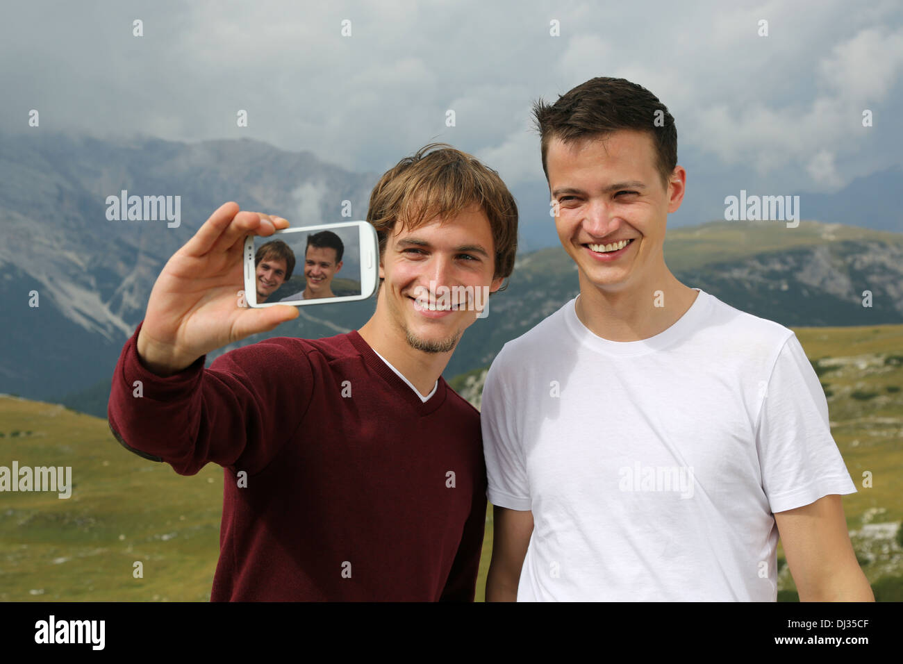Taking pictures of friends hi-res stock photography and images - Alamy