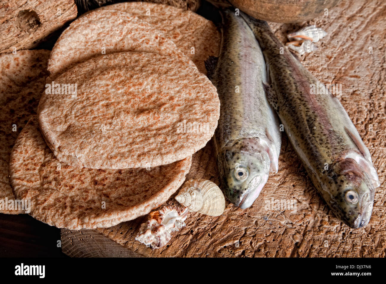 Loaves and two fish hi-res stock photography and images - Alamy