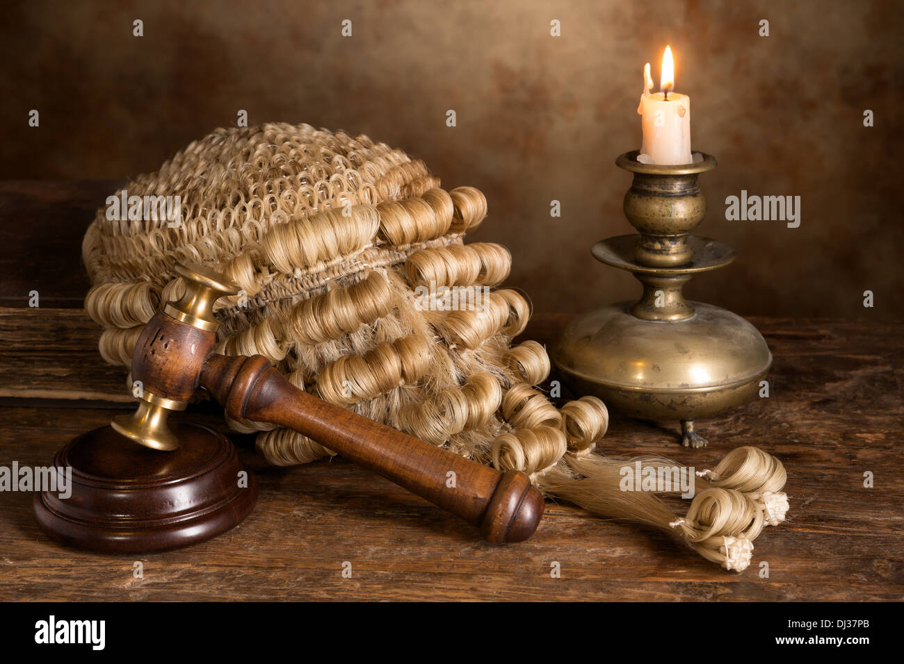Wig gavel hi-res stock photography and images - Alamy