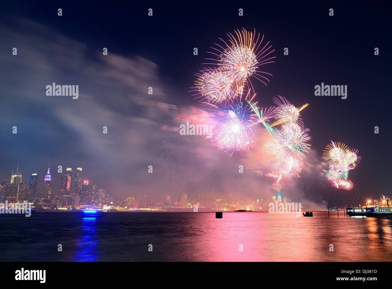July 4th fireworks show of New York City with Manhattan midtown skyline ...