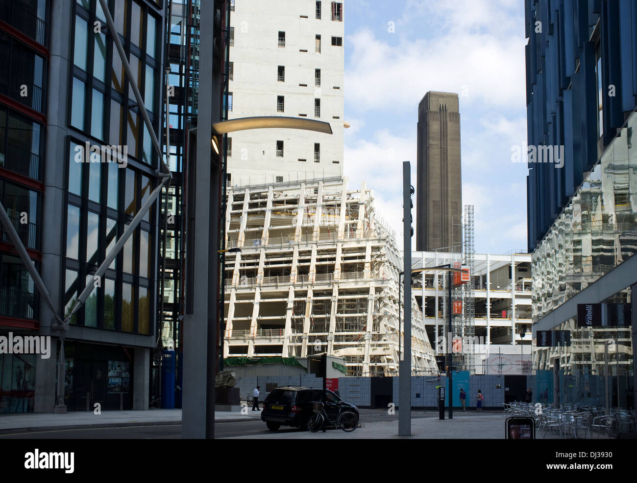 Richard Rogers' Neo Bankside development,the Blue Fin Building, next to ...