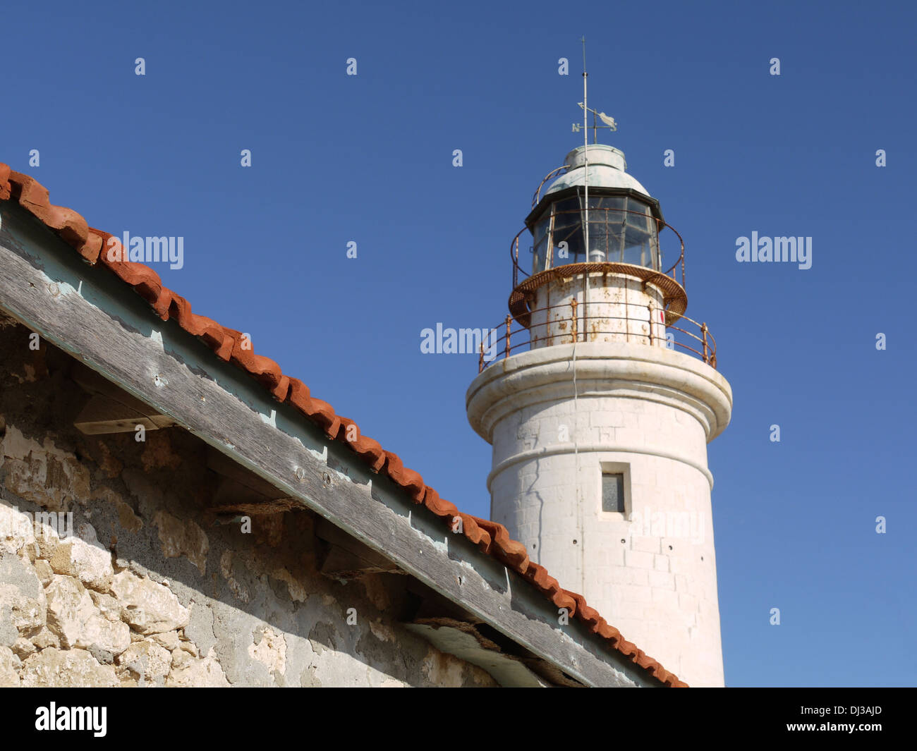 Lighthouse and outbuilding Stock Photo - Alamy