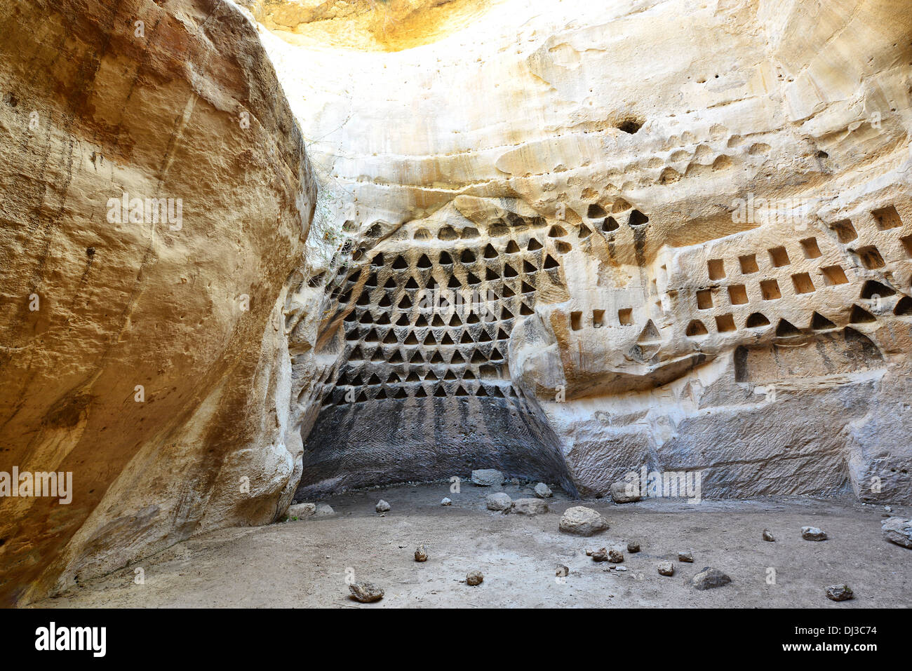 Roman columbarium hi-res stock photography and images - Alamy