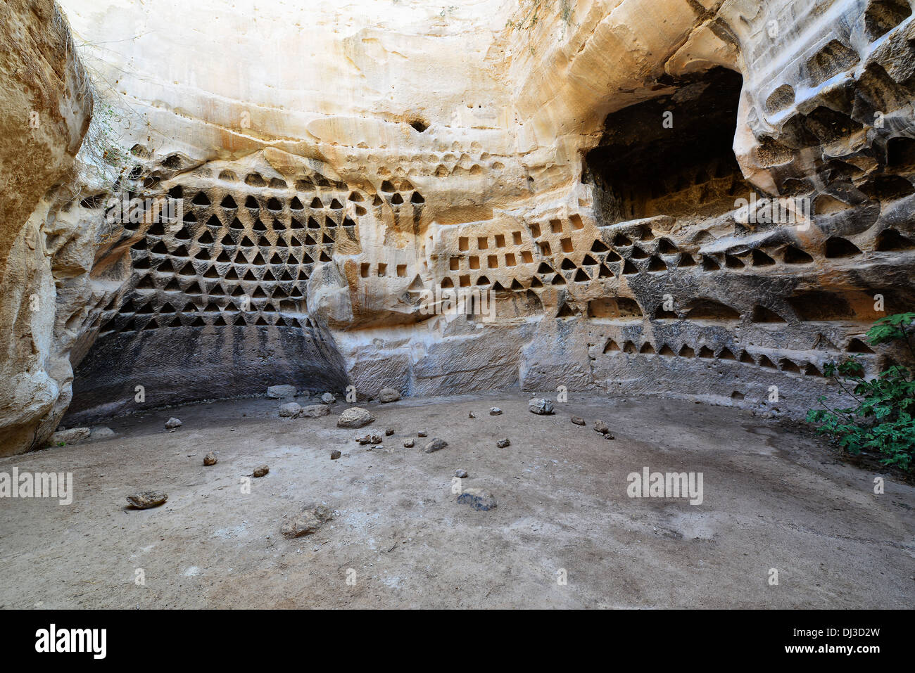 Roman columbarium hi-res stock photography and images - Alamy