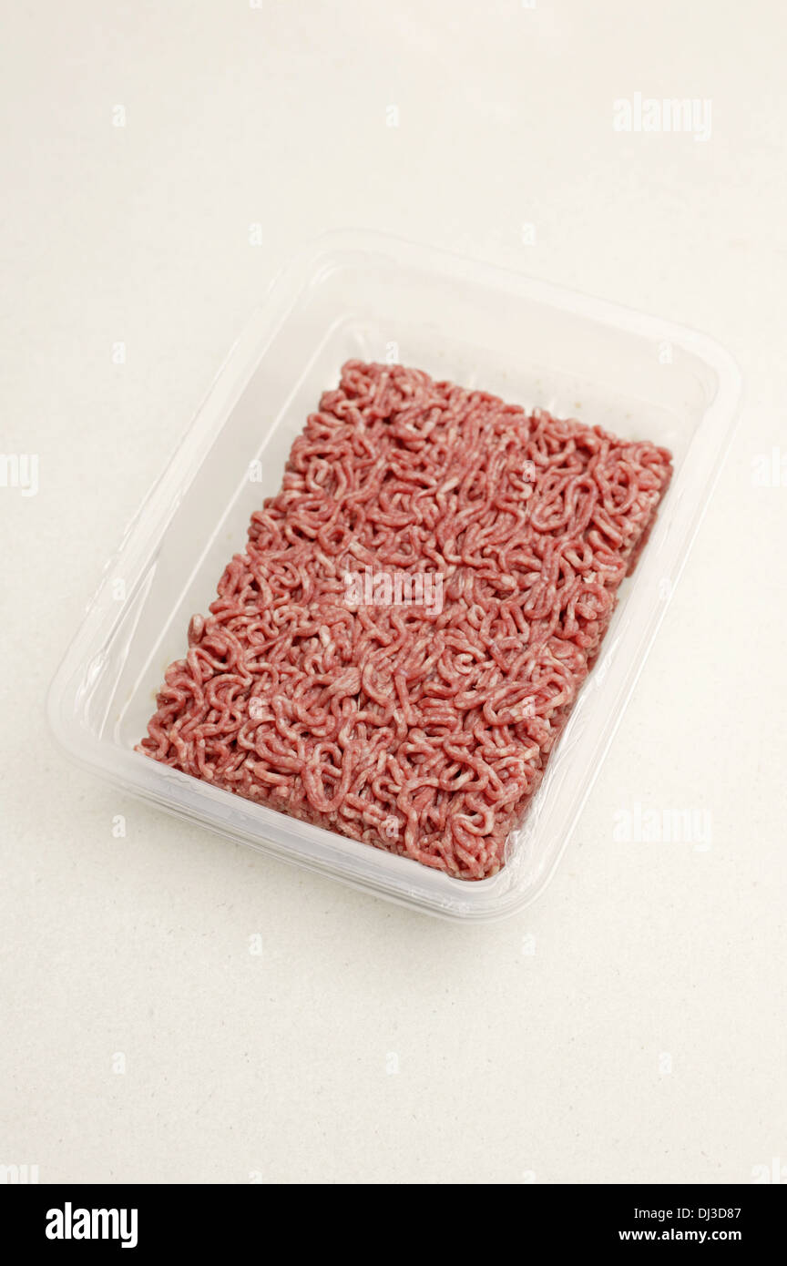 A close uo shot of raw beef mince Stock Photo - Alamy