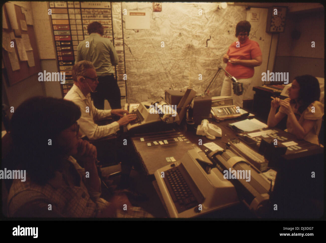 DISPATCHING CENTER FOR DIAL A RIDE RADIO DISPATCHED DOOR-TO-DOOR BUS ...