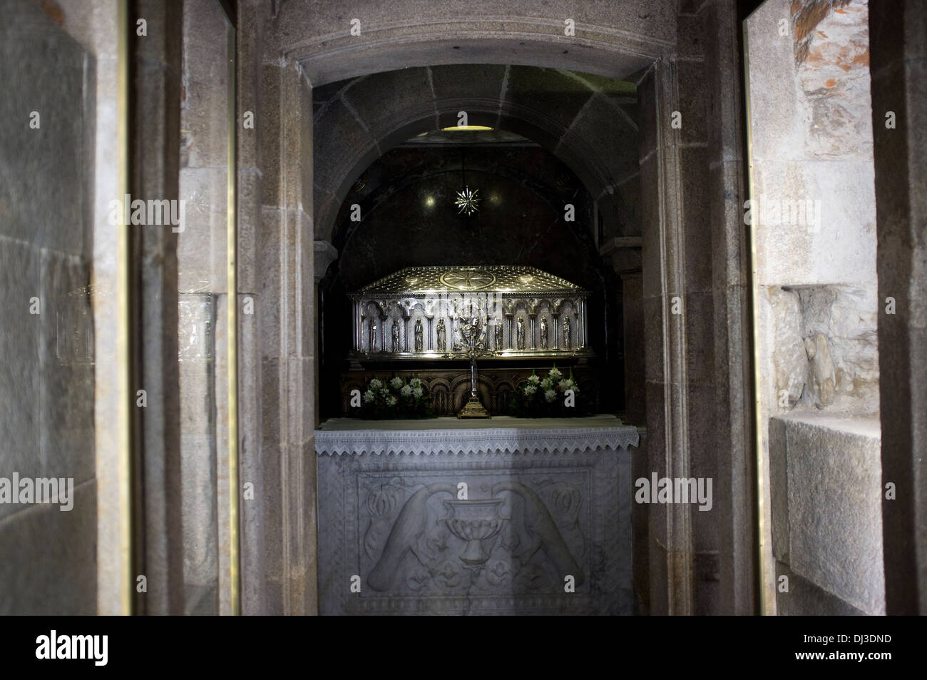 Santiago de compostela sepulcher in cathedral hi-res stock photography ...