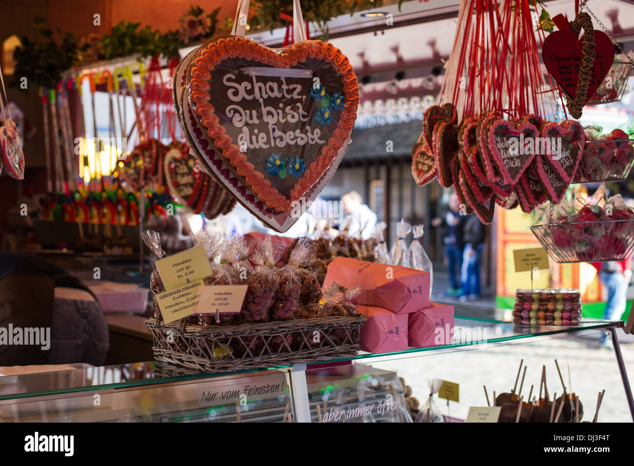 Heart shaped sweets hi-res stock photography and images - Alamy