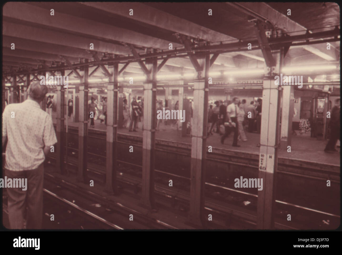 This image shows passengers waiting for the subway on the Lexington ...