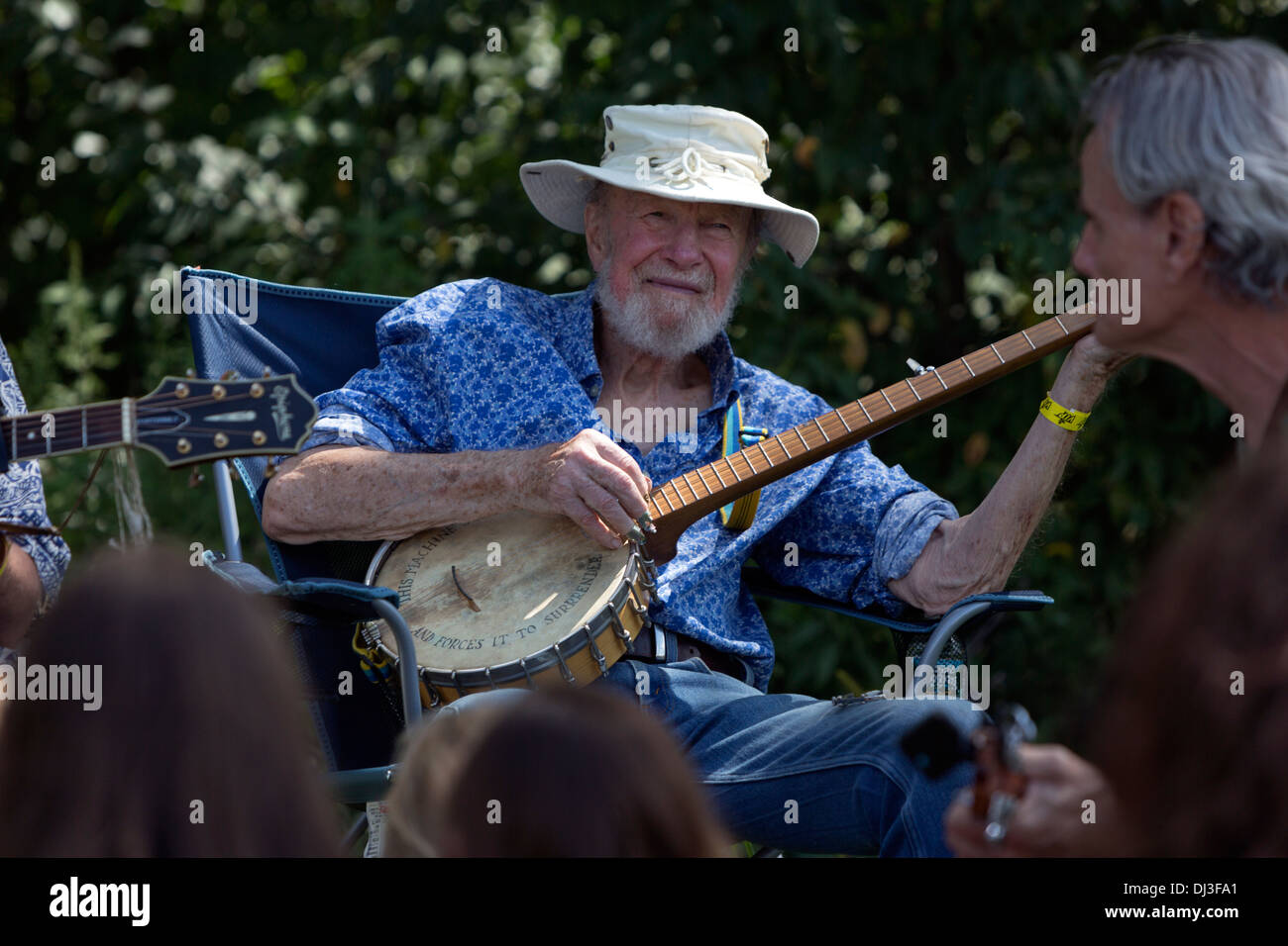 Pete Seeger at the Solar Expo Jam folk festival, Vernon, NJ, USA Stock ...