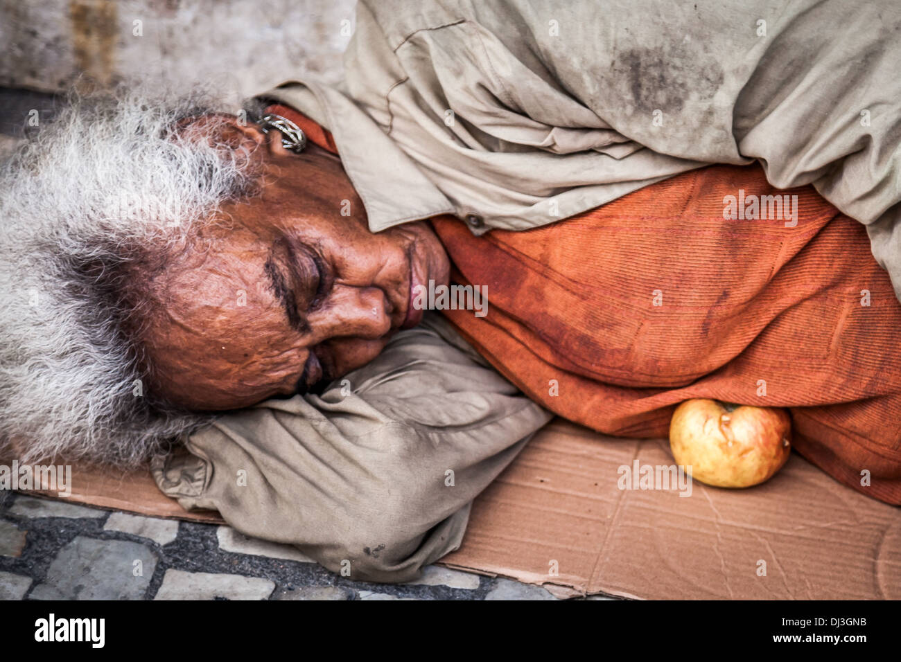 Homeless lady hi-res stock photography and images - Alamy