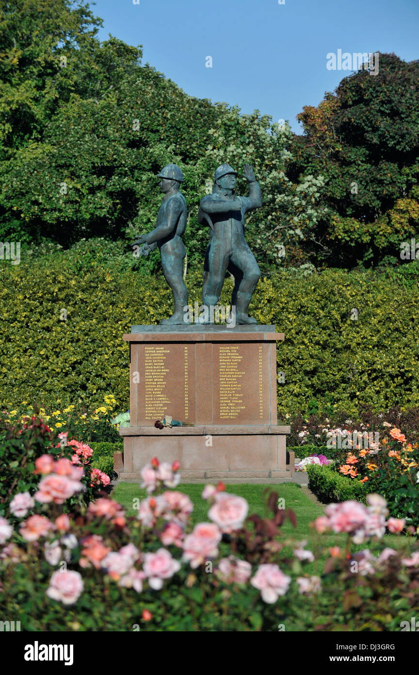 Piper alpha memorial rose garden hi-res stock photography and images ...