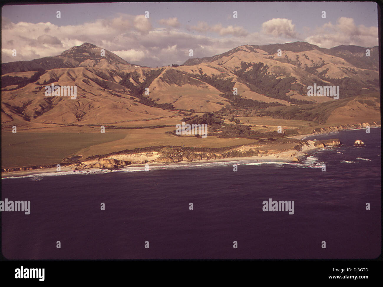 Stunning coastal landscape along californias hi-res stock photography ...