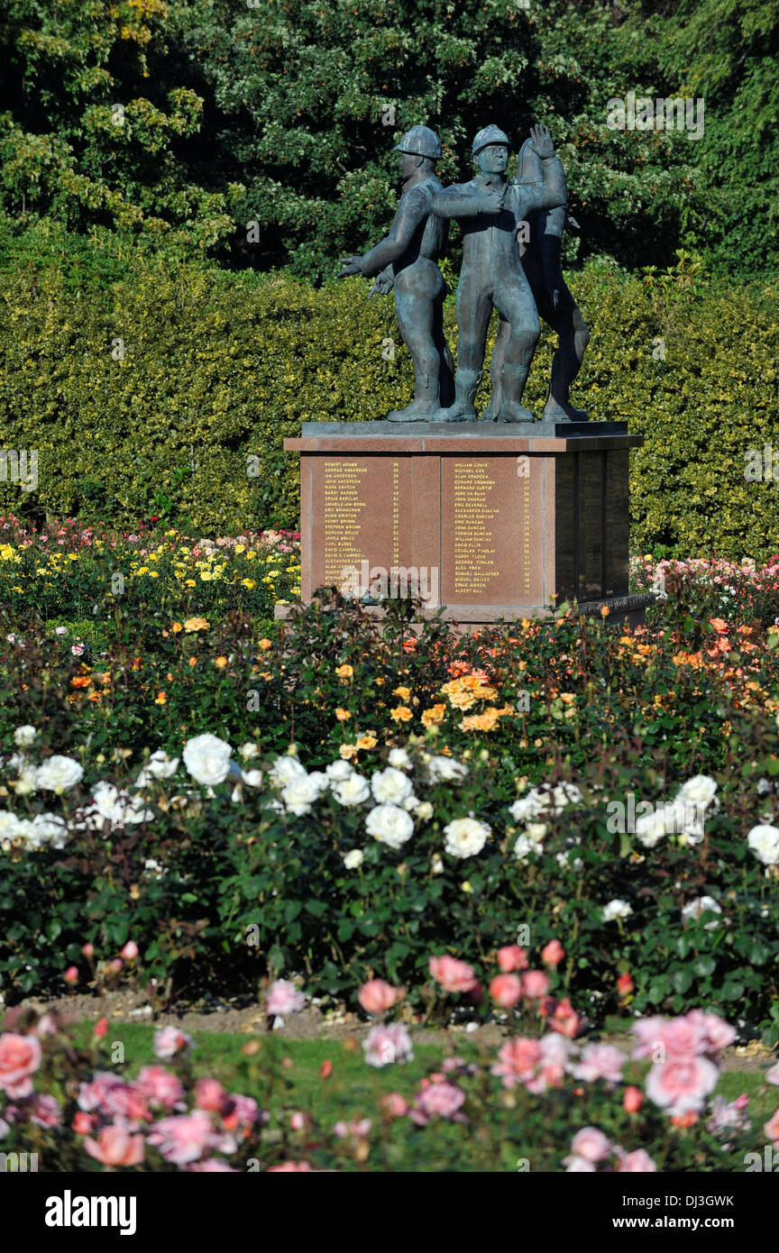 Piper alpha memorial rose garden hi-res stock photography and images ...