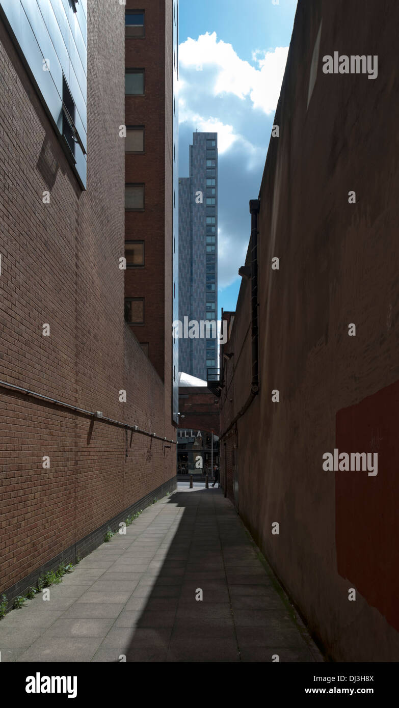 Alley ginnel alleyway hi-res stock photography and images - Alamy