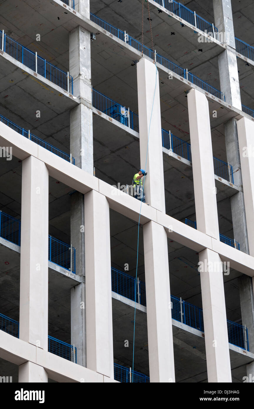 Construction workers on beam hi-res stock photography and images - Alamy