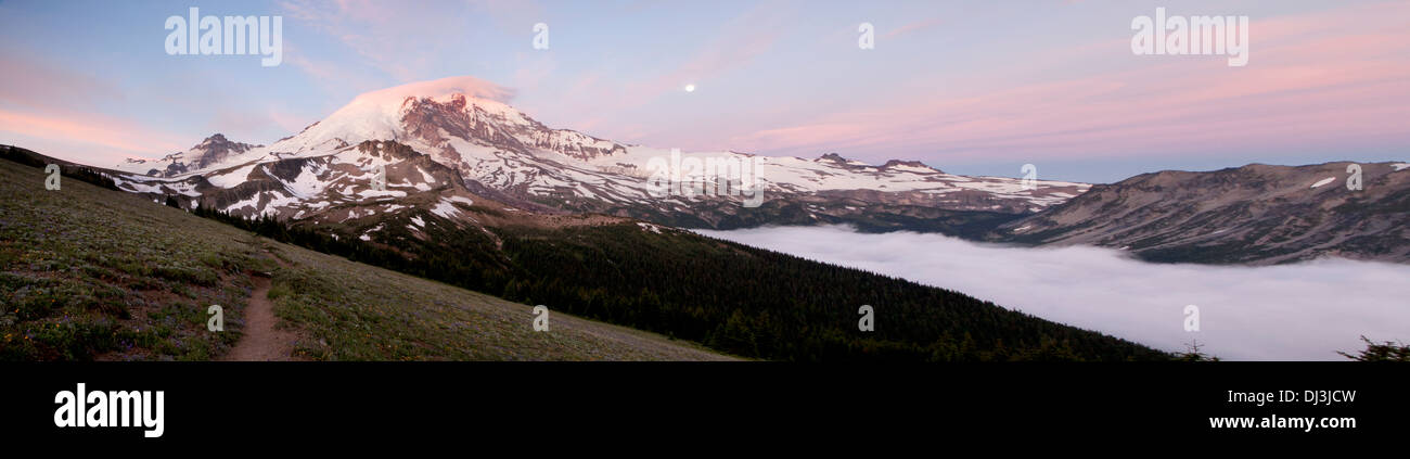 Mount Rainier at sunrise from Skyscraper Pass, Mount Rainier National ...