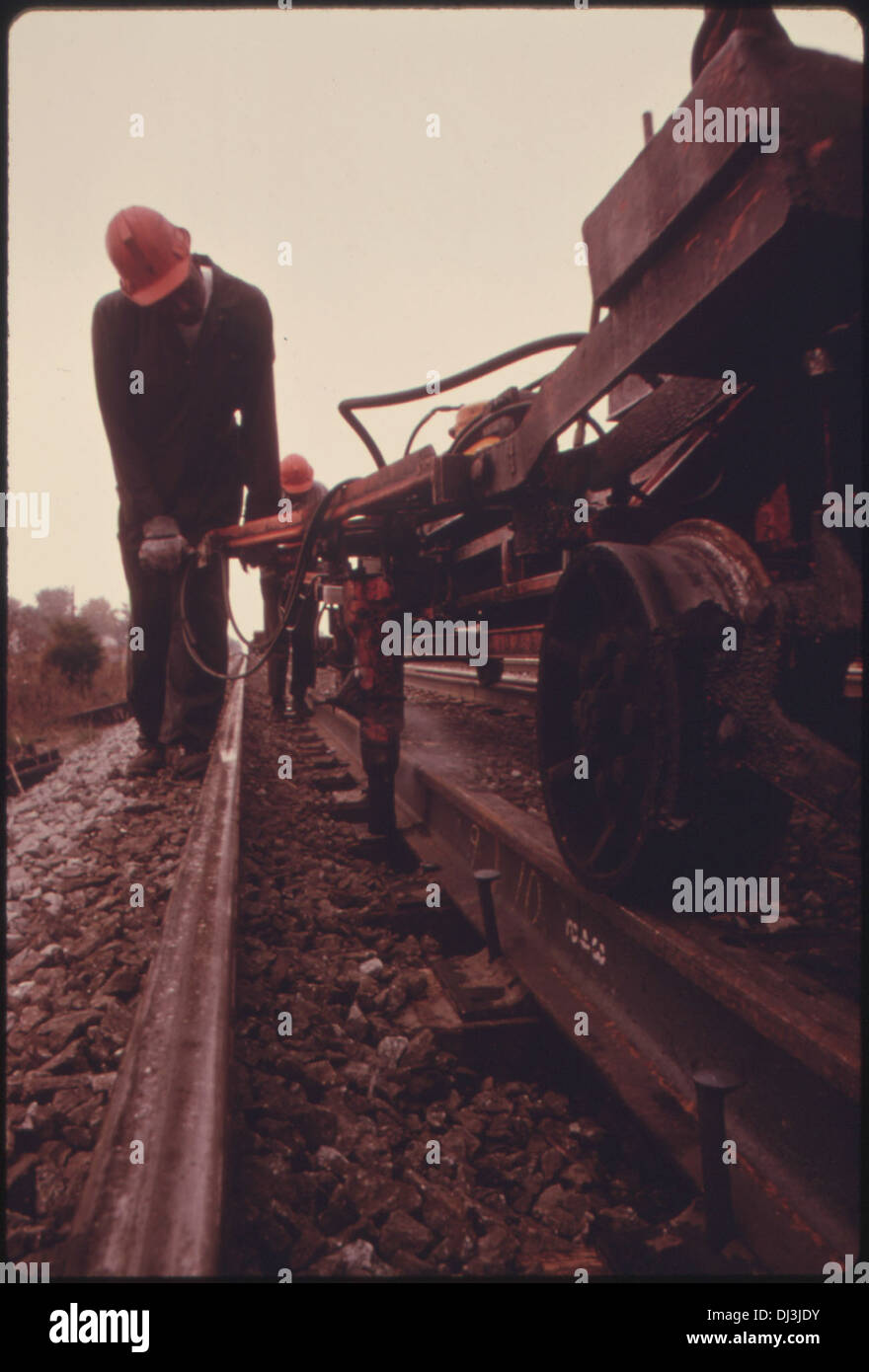 A Southern Railway track repair crew replaces old rails with new ...